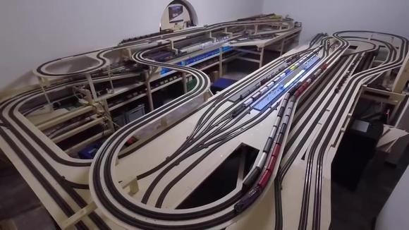 这套火车轨道模型买下来绝对要六位数,火车迷的最好选择