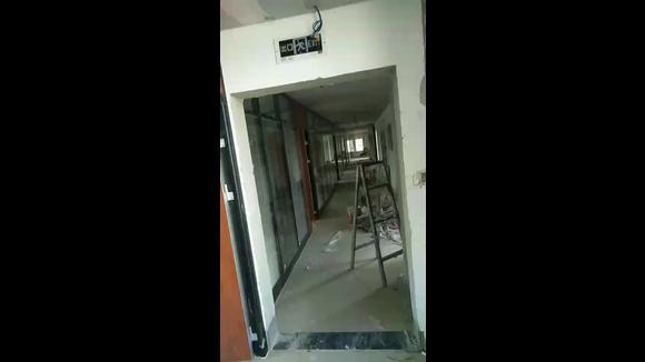 承接各种玻璃隔断。电动隔断