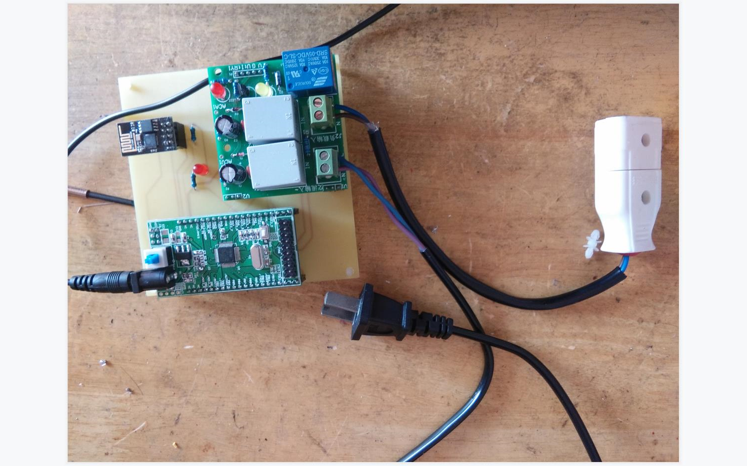 基于STM32单片机的智能电能表电表设计无线WIFI手机插座APP交流...