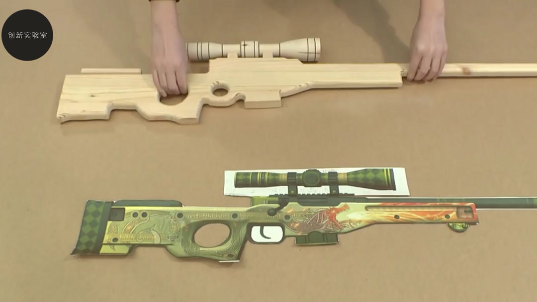 手工小伙喜爱吃鸡游戏,于是用木头做了一把“AWM”