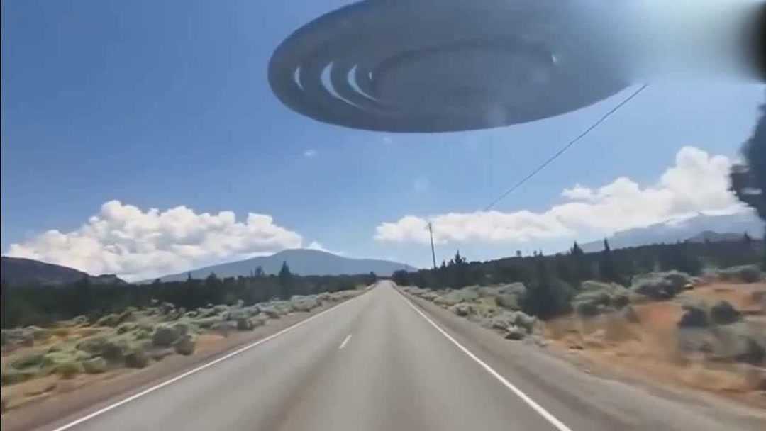 天空现巨型神秘不明飞行物,这是不是“外星人”的飞船?