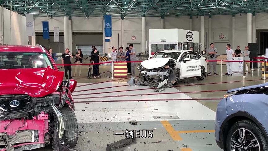 3辆纯电动车的大型车祸现场,没起火没漏电就没问题了?