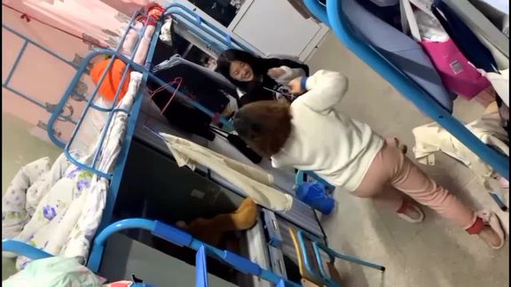论女生是怎样打架的#宿舍 #女大学生日常生活 #宿舍日常