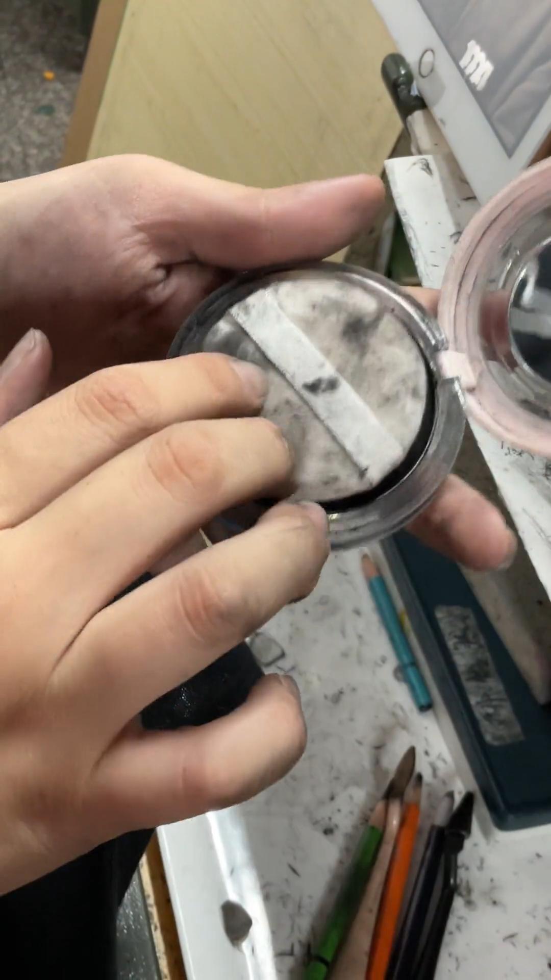 美术生拿粉饼给素描上色,网友:快出教程