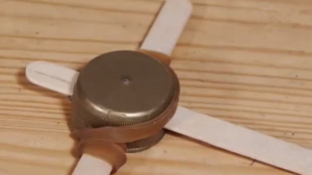 绝地求生中的十字弩威力如何?老外用火柴自制,威力不俗