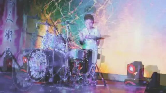 魔鲨中国电鼓秀 河南赛区获得银奖的小伙子.