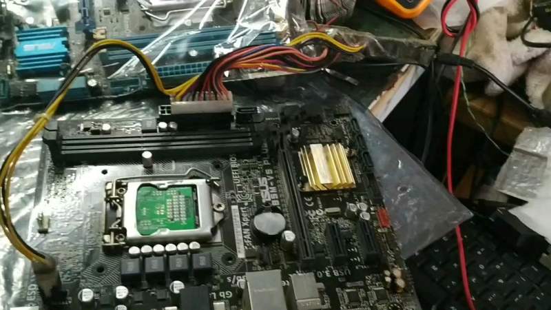 网友发来两块主板很不幸一块桥有问题