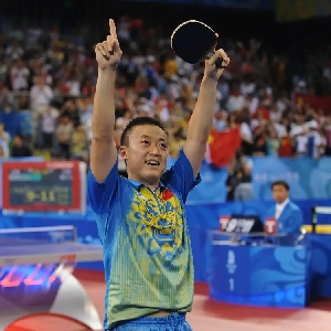 不会横打的胖子 