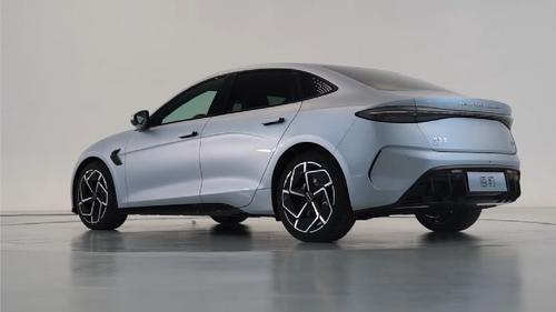 20万级电动轿车哪家强?海豹、C01、Model3三车比照