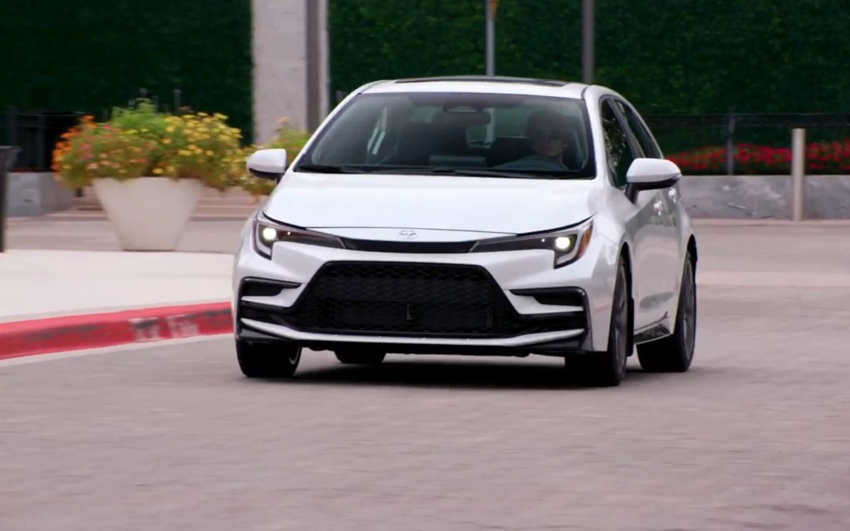 全新2023款丰田卡罗拉-紧凑型轿车内饰和外观