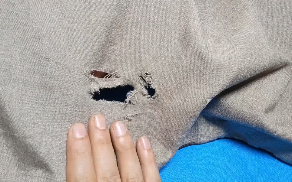 一种以惊人的方式一步一步修复衣服破洞的好方法