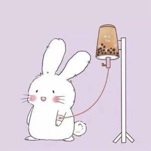 喝奶茶的小姑娘 