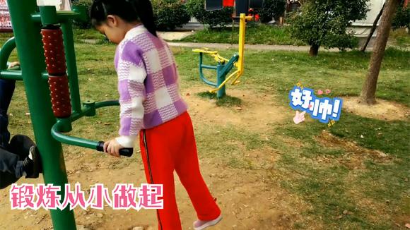 锻炼——从小做起,每天花一点点时间玩玩双杠锻炼下自已(三)