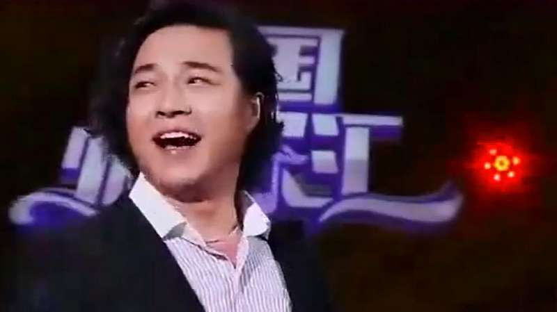 小伙模仿明星声音演唱歌曲,模仿王杰简直太像了,就像本人一样
