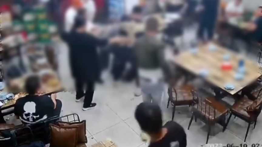 12家央媒聚焦唐山烧烤店殴打女子事件:扫黑除恶不能留死角