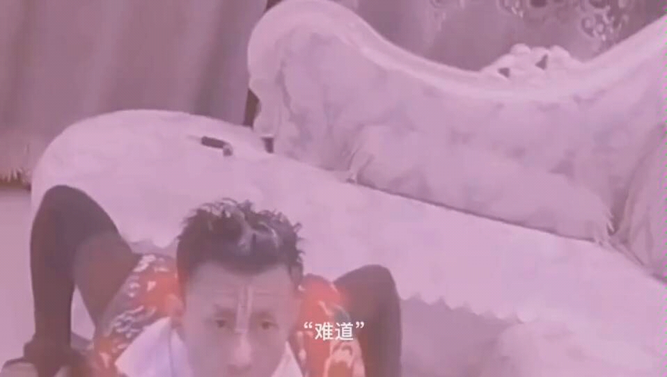 一个老八跪在地上,讲述的全是厕所的奥力给.——《十宗罪》