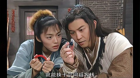 武林外传2:盗墓者雷老五,看到佟掌柜颈中挂着一块“盗圣”玉牌