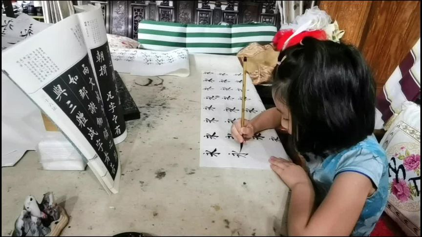 弘扬中华传统文化,一定要从小学习书法。刚开始练,坚持每一天。