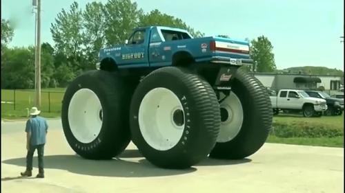这是我见过最霸气的皮卡车,人还没它轮子高