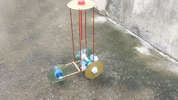 创意好玩的小制作,倒入水就可运行!