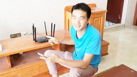家里的wifi卡了,阿东找了个解决方法好开心,你想知道吗?