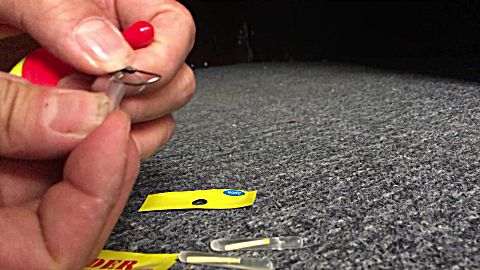 自动钓鱼漂夜光棒如何安装