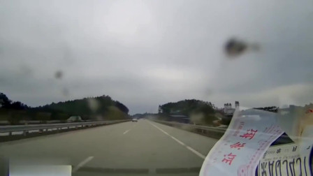 行车记录仪:新手就是新手,就没见过有哪个老司机像这辆新手长安这样...