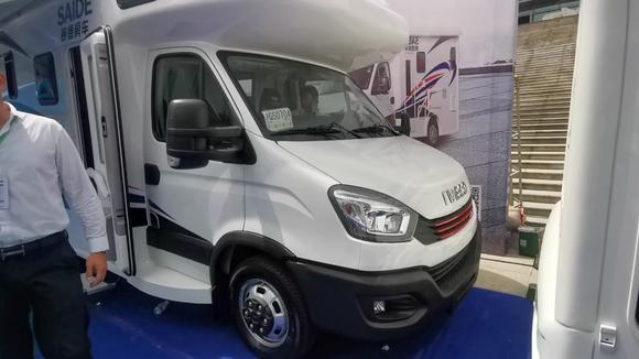 洛阳房车展之22:可以舒服睡五个人的C型房车,价格比宇通的便宜