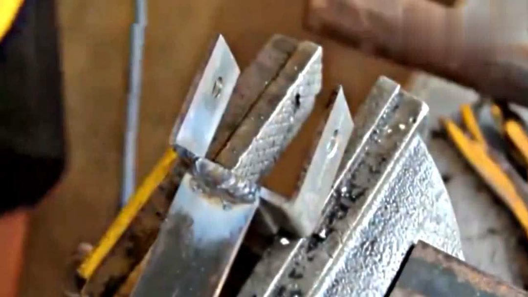 牛人将角磨机稍微一改,变成另一种实用工具,真是太有才了