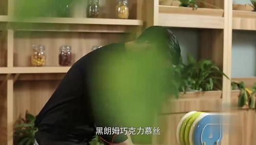 烛光晚餐必不可少的西餐甜点,黑朗姆巧克力慕丝做法竟然这么简单