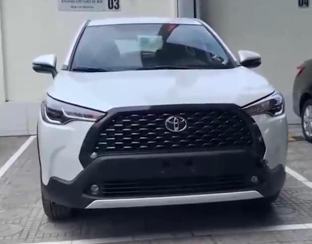 新提的丰田卡罗拉Cross,按下钥匙开启后备箱,心动开始了