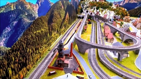 ...b>模拟小镇,火车开动的瞬间,仿佛进入童话世界