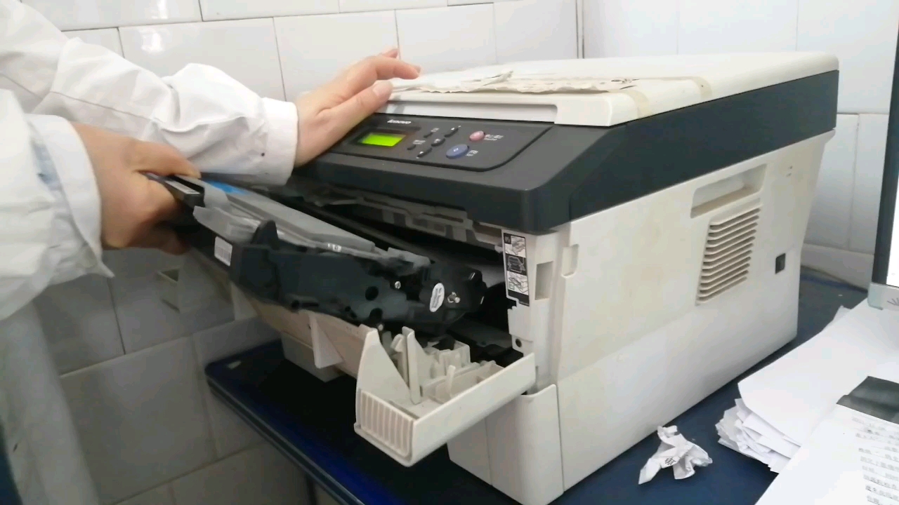 Lenovo 联想打印机 内部卡纸,请. 我:卡纸了吗?
