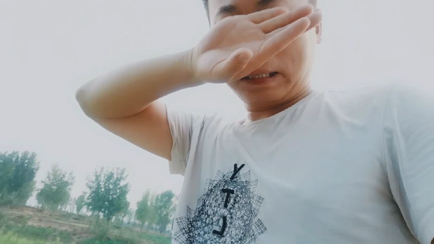 哎,着也不知道怎么当成教授了,人家比老师级别高的多啊
