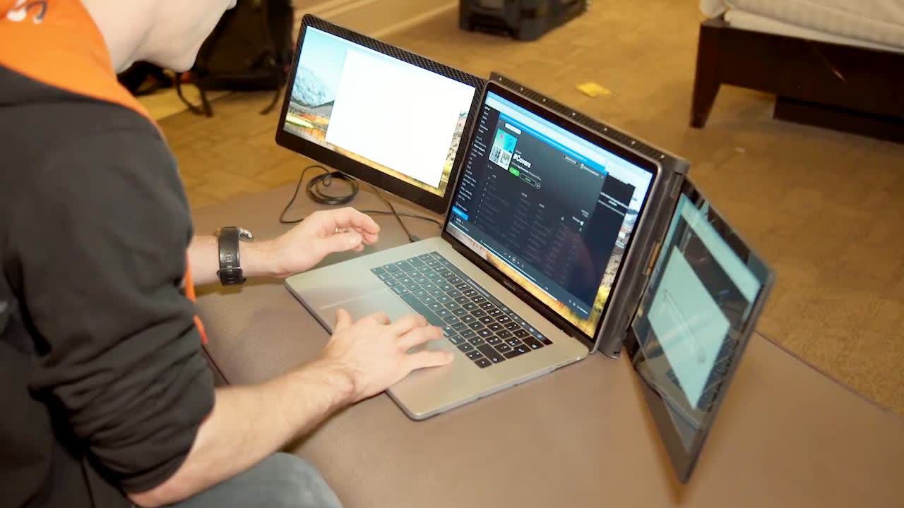 22岁大学生发明"屏幕扩展"神器,笔记本装上瞬间增加2块