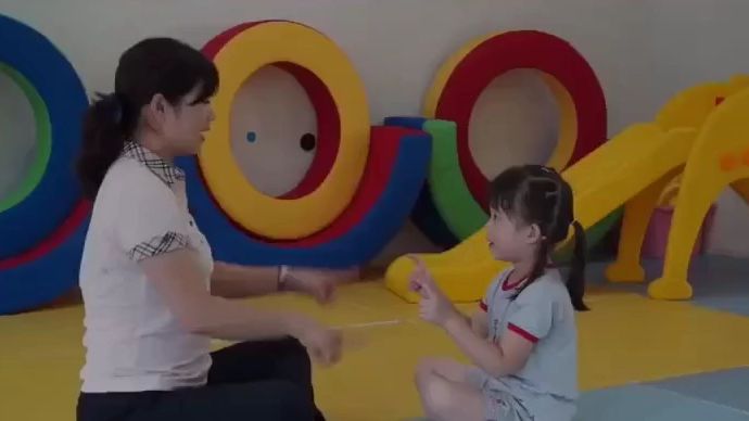 幼儿手指游戏《五根指头》