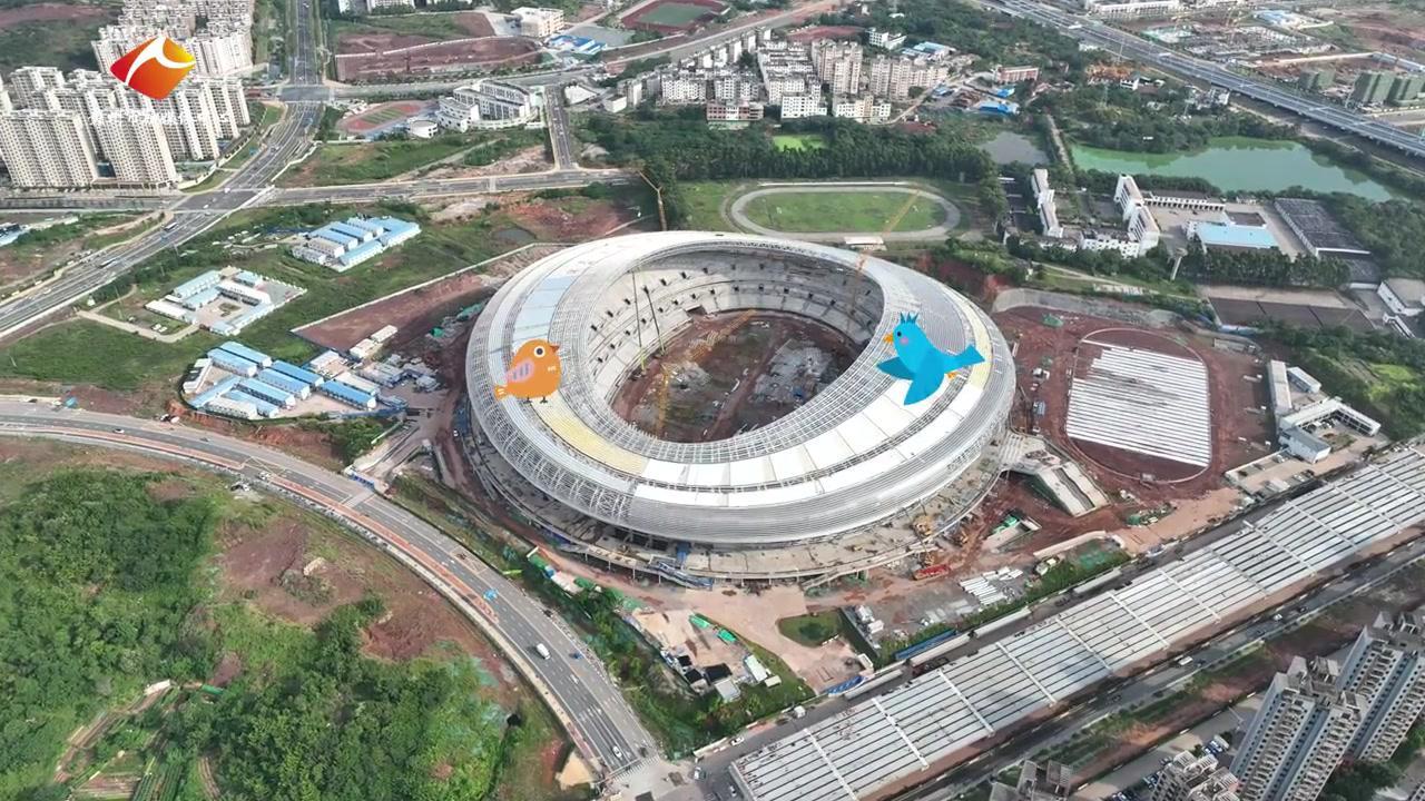 赣州市全民健身中心一期项目被人们称为赣州"鸟巢"。目前,施工现场...