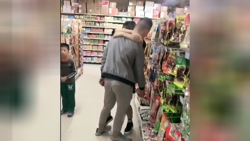 美女胆子太大了,两男一女连续中标!