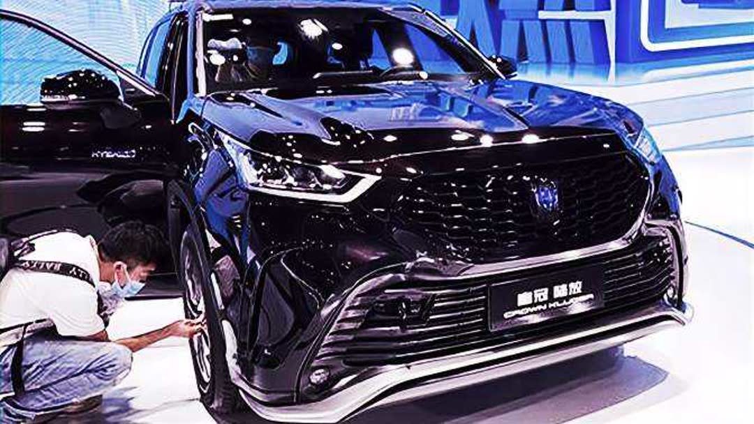 买汉兰达的悔哭了?2022款皇冠陆放上市,27万让大众途昂无路可走