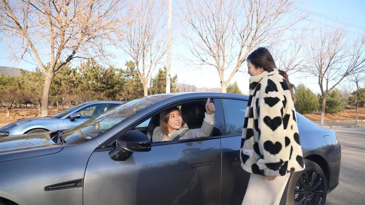 当女人开上电动车,"鹏翼门"和"自动门"哪个更讨喜?