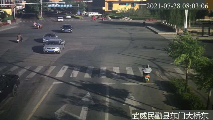 请自觉遵守交通规则,安全文明出行!#交通安全