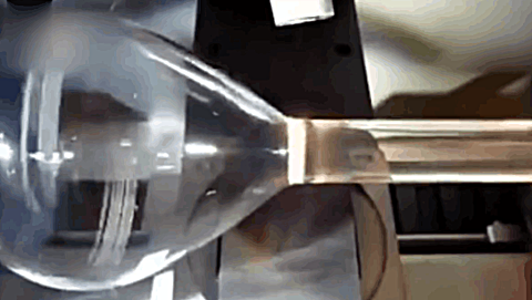 激光切割玻璃管, 断开还能连接在一起, 真厉害!