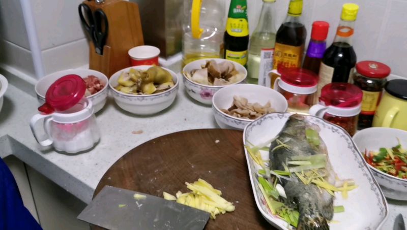 湖南小伙过年,年夜饭是这样吃的,和你们那跨年一样吗