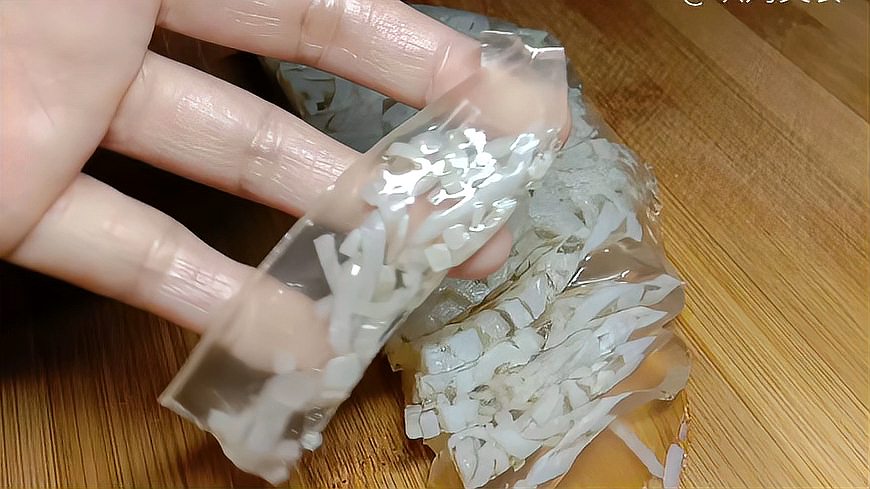 做猪皮冻,切忌别直接熬煮,教你诀窍,皮冻晶莹剔透Q弹,无腥味