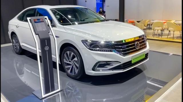 成都车展实拍帕萨特插电式混动,尾标430,想要吓谁?