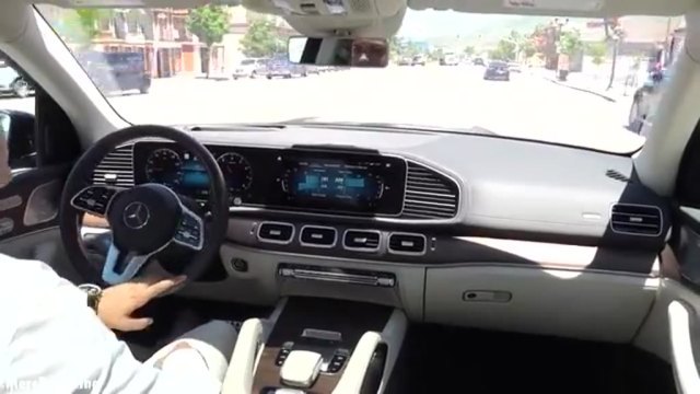 圆滑过渡的设计方案令它的视觉效果更为流畅运动