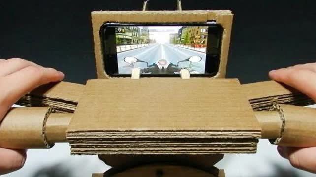 手工达人用硬纸板制作摩托赛车游戏,在家就能体验游乐场乐趣