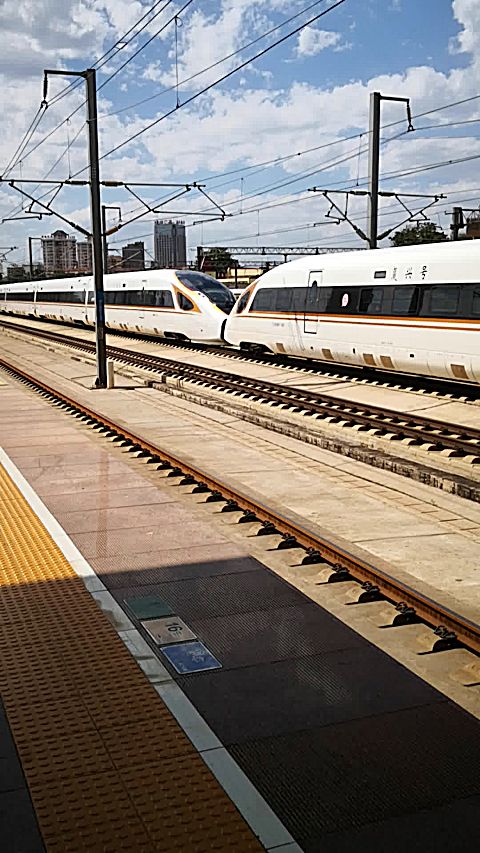 [火车视频] “复兴号” G11次列车高速通过廊坊车站 (CR400-BF 重联)