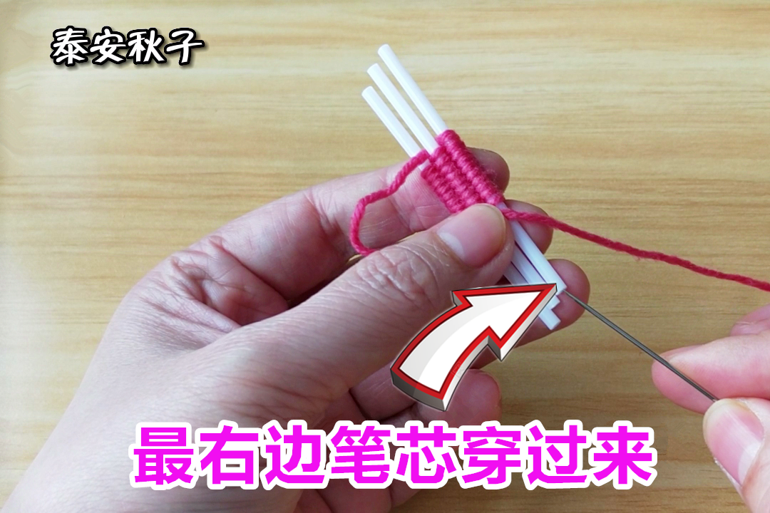 拆一根毛线在3个笔芯上,教你不常见的旧毛衣改造方法:实用漂亮