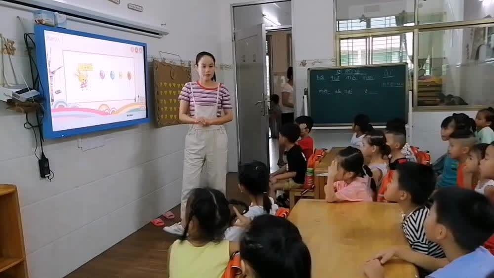 暑假时间,幼师给孩子们复习20以内的加法,这方法既简单又方便